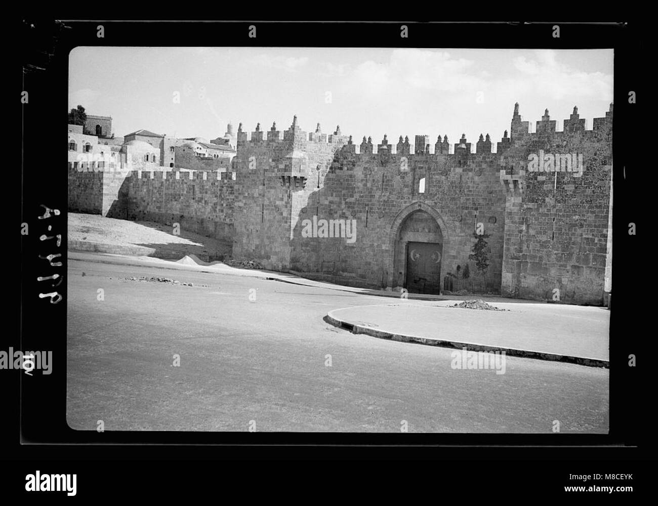 Closed sunday Black and White Stock Photos & Images - Alamy