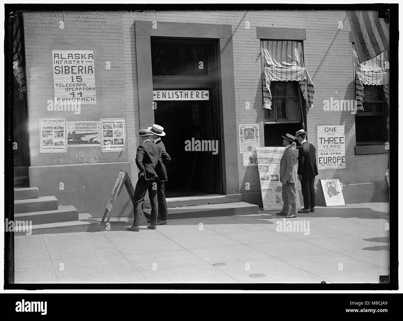 U s army recruitment center Black and White Stock Photos & Images - Alamy
