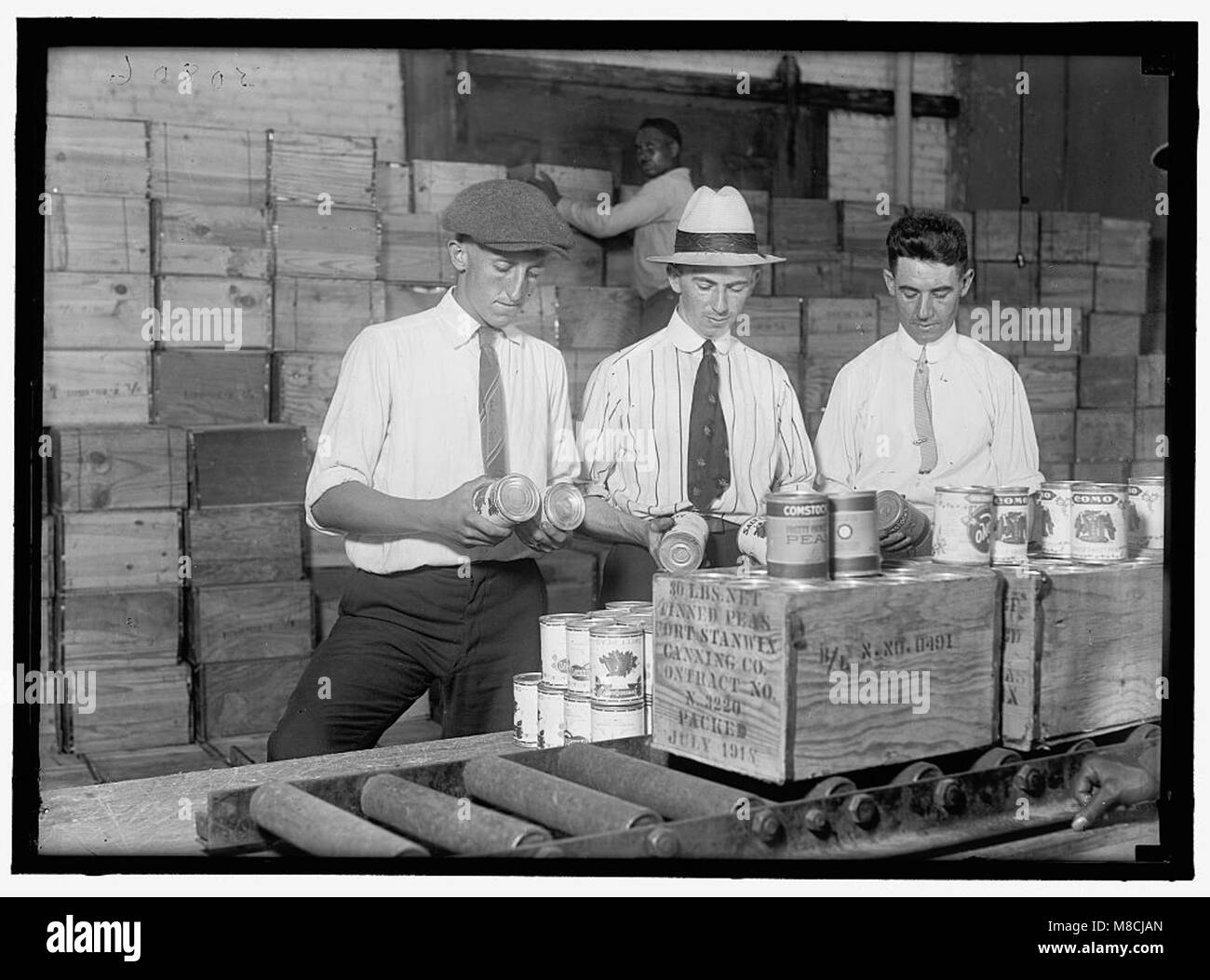 An image showing the U.S. Army purchasing food at a fish market ...