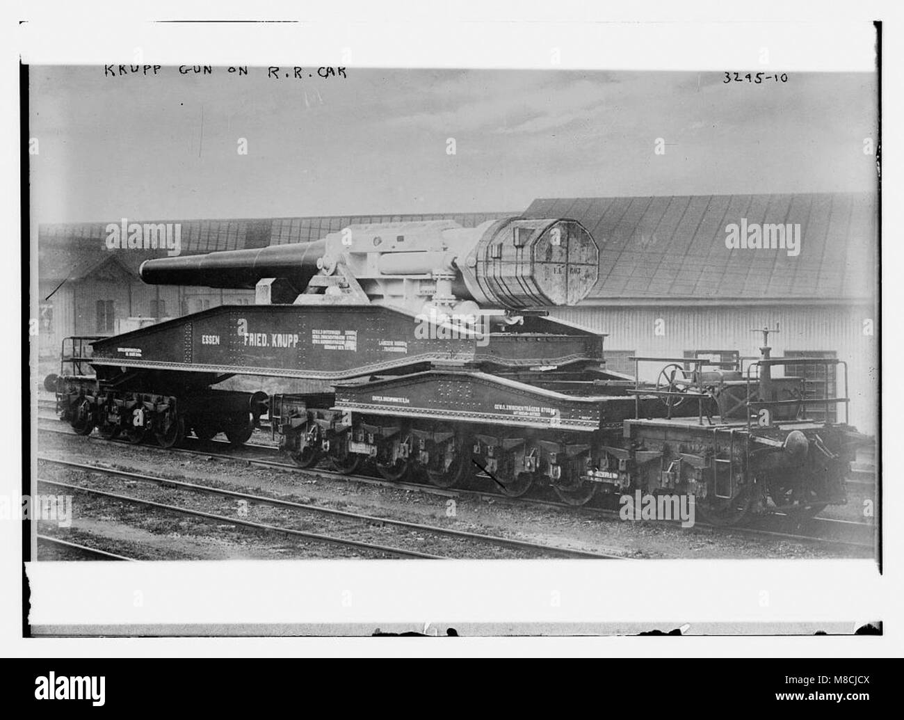 Krupp gun hi-res stock photography and images - Alamy