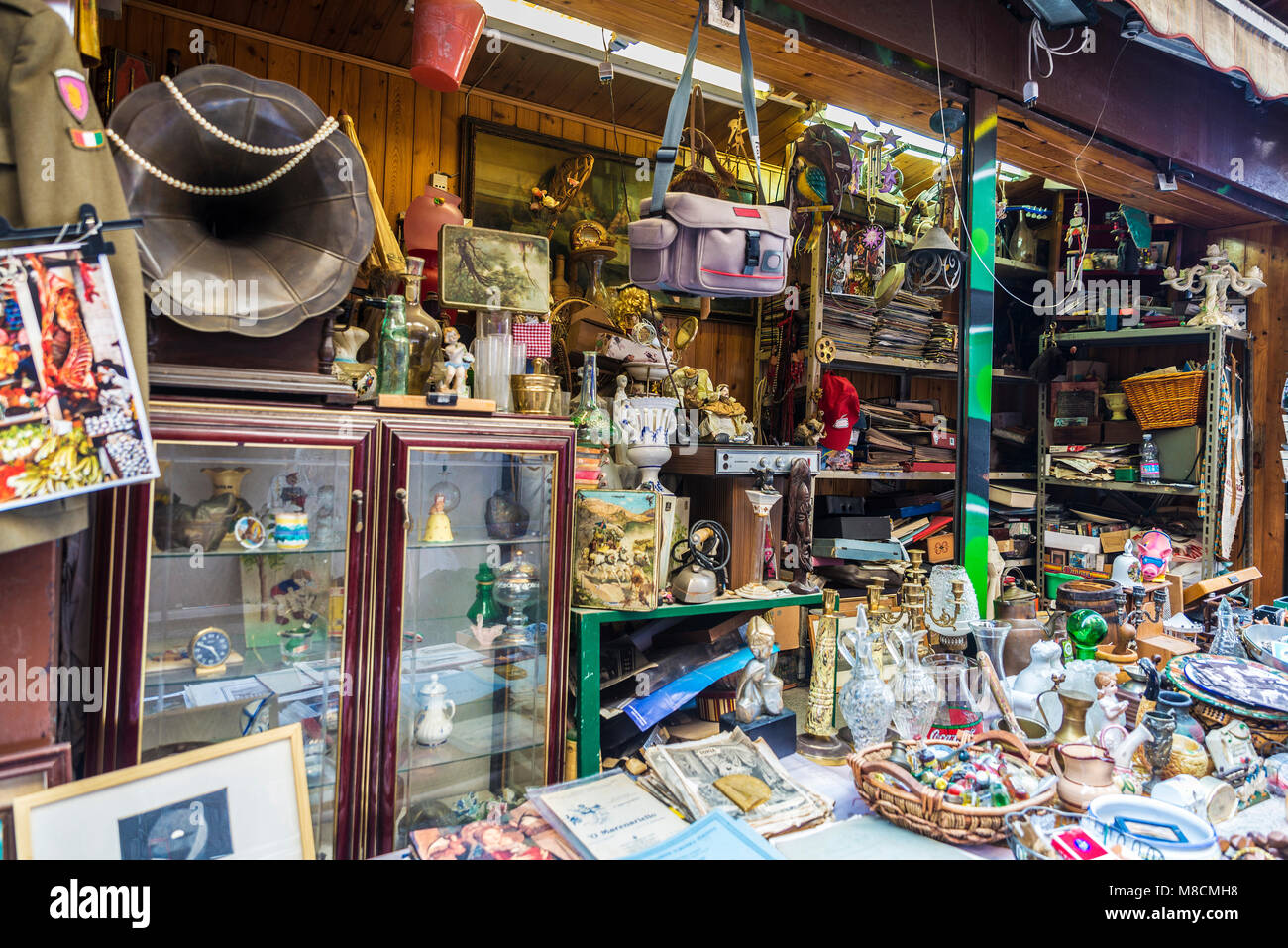 Palermo italy antiques hi-res stock photography and images - Alamy