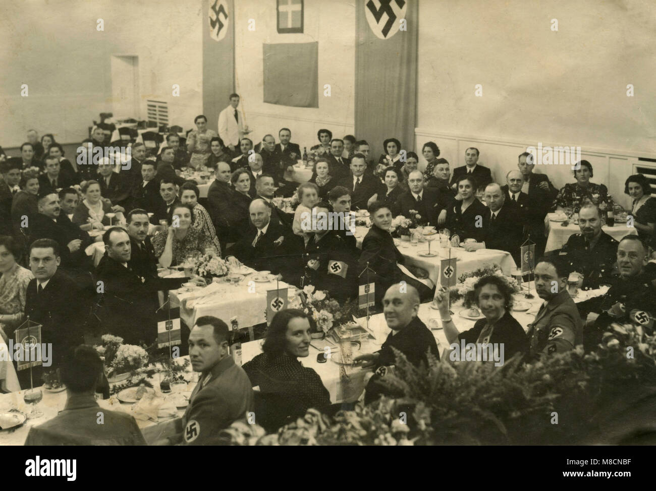 1930s dinner hi-res stock photography and images - Alamy