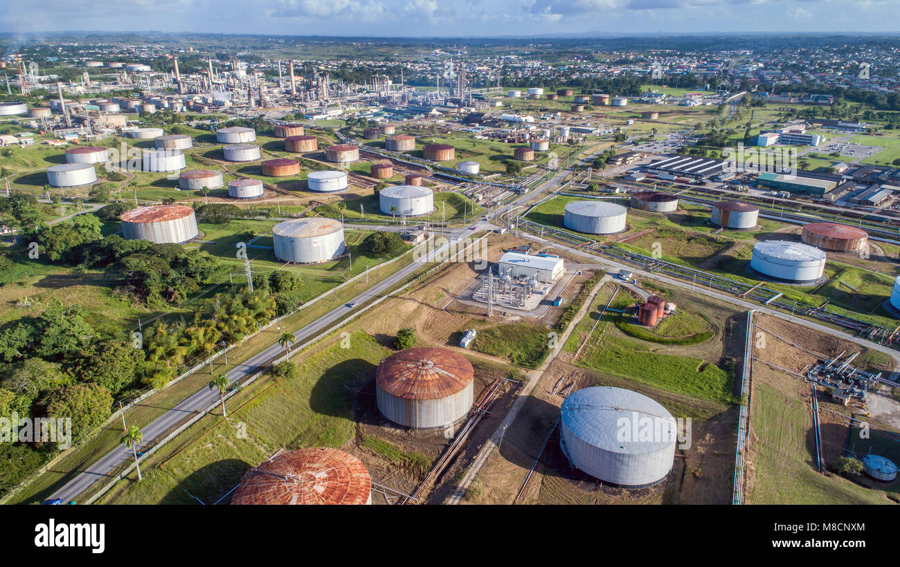 Oil refinery trinidad hi-res stock photography and images - Alamy