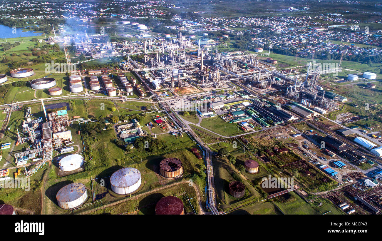 Oil refinery trinidad hi-res stock photography and images - Alamy