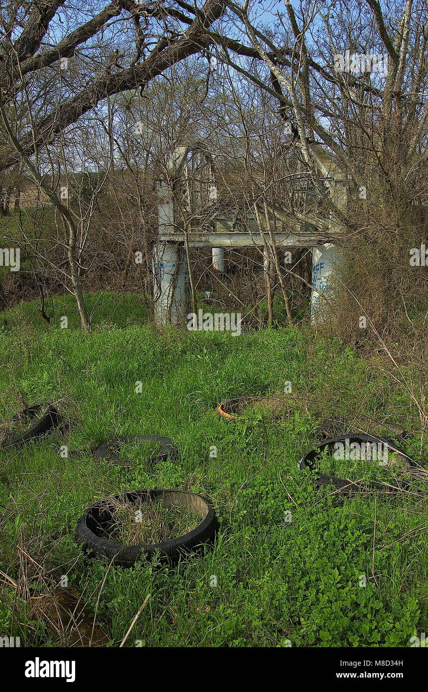 Dumping garbage on road hi-res stock photography and images - Alamy