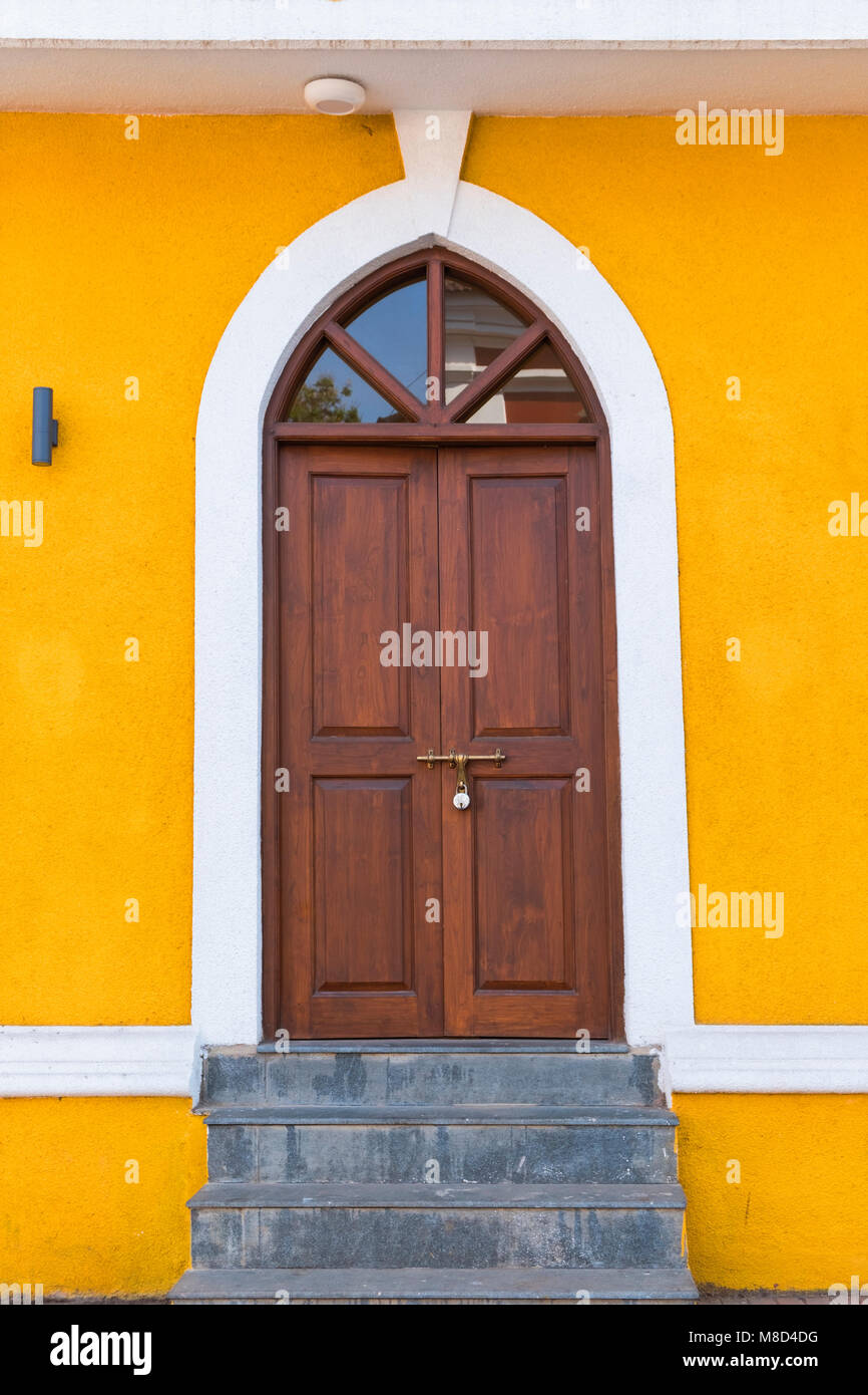 Old goa goa india door hi-res stock photography and images - Alamy