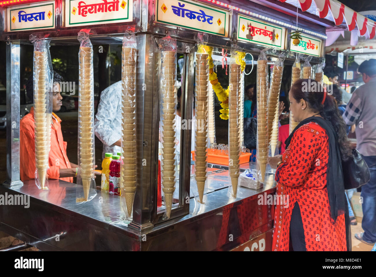 Ice cream stall hi-res stock photography and images - Alamy