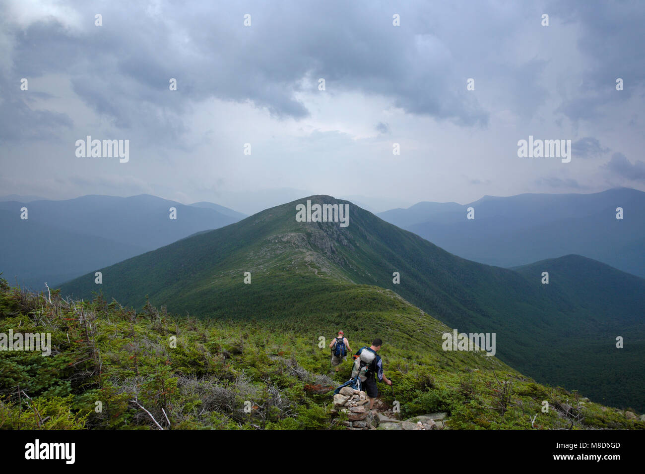 Two hikers descending the Bondcliff Trail in the Pemigewasset ...