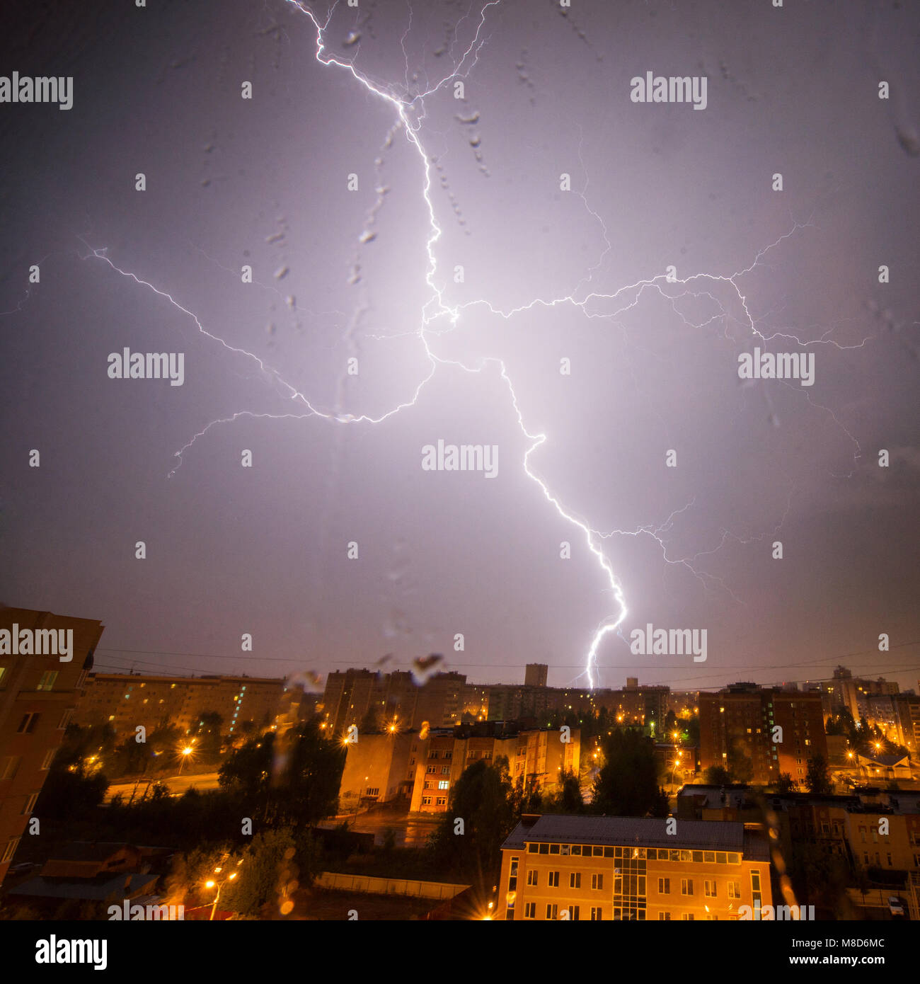 City night lightnings hi-res stock photography and images - Alamy