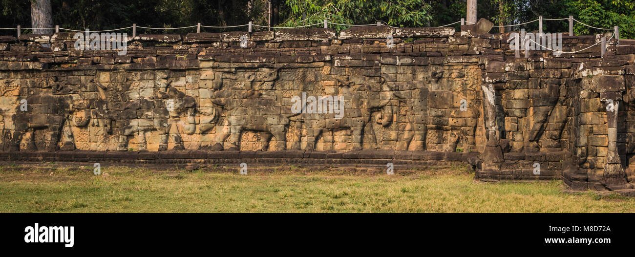 Bas relief architecture hi-res stock photography and images - Alamy