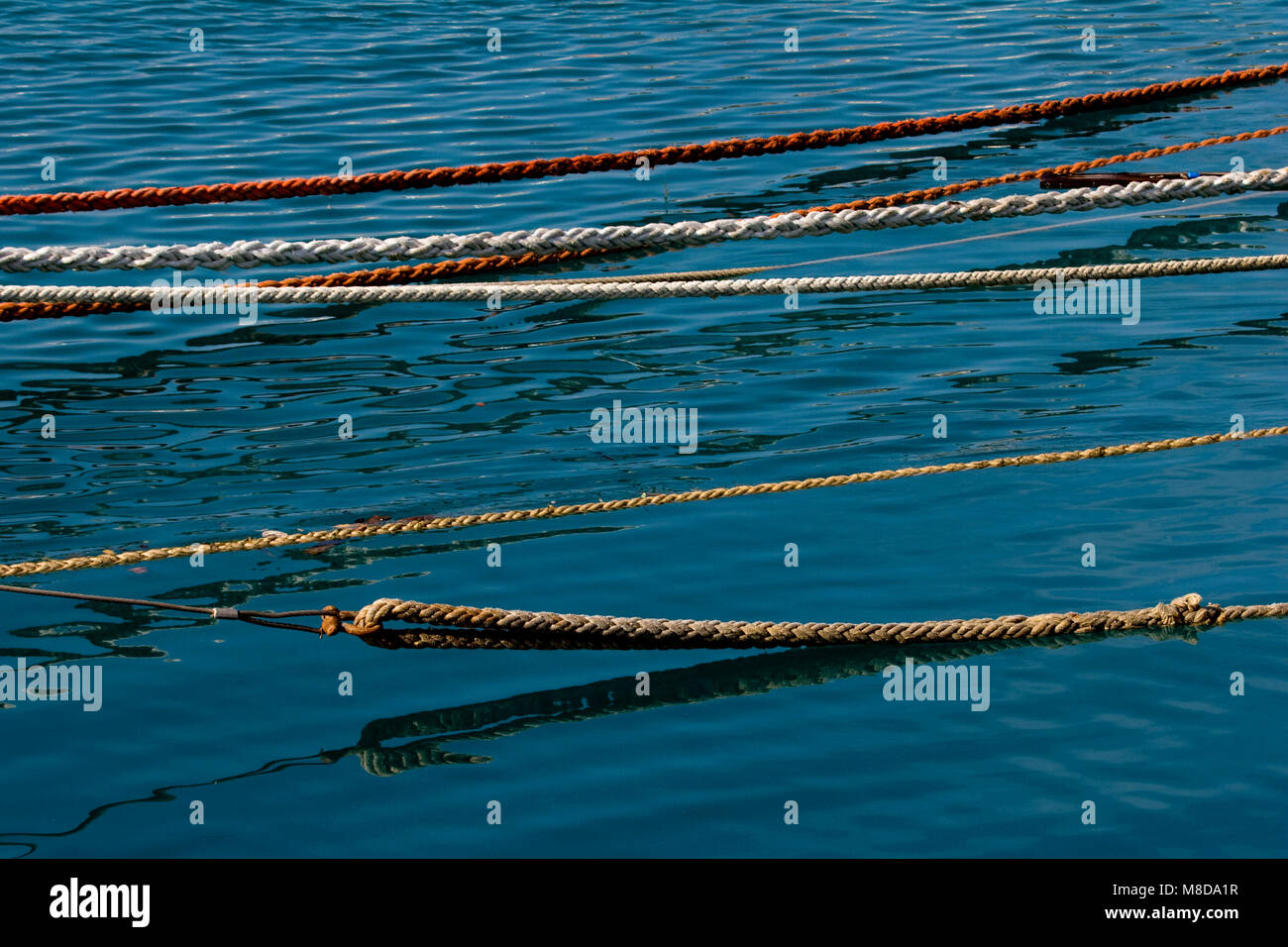 Mooring cables hi-res stock photography and images - Alamy