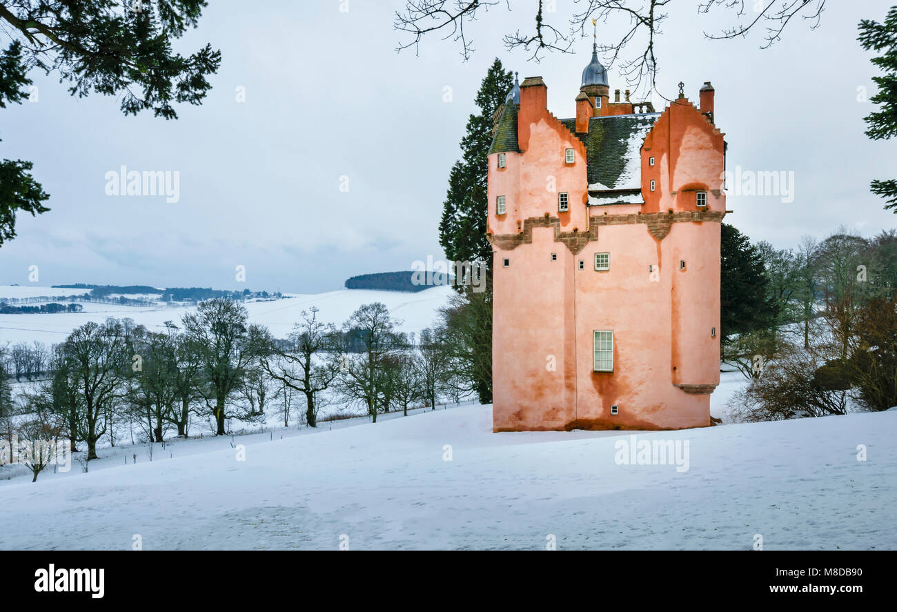 CRAIGIEVAR CASTLE ABERDEENSHIRE SCOTLAND PINK TOWER ON A SNOW COVERED ...