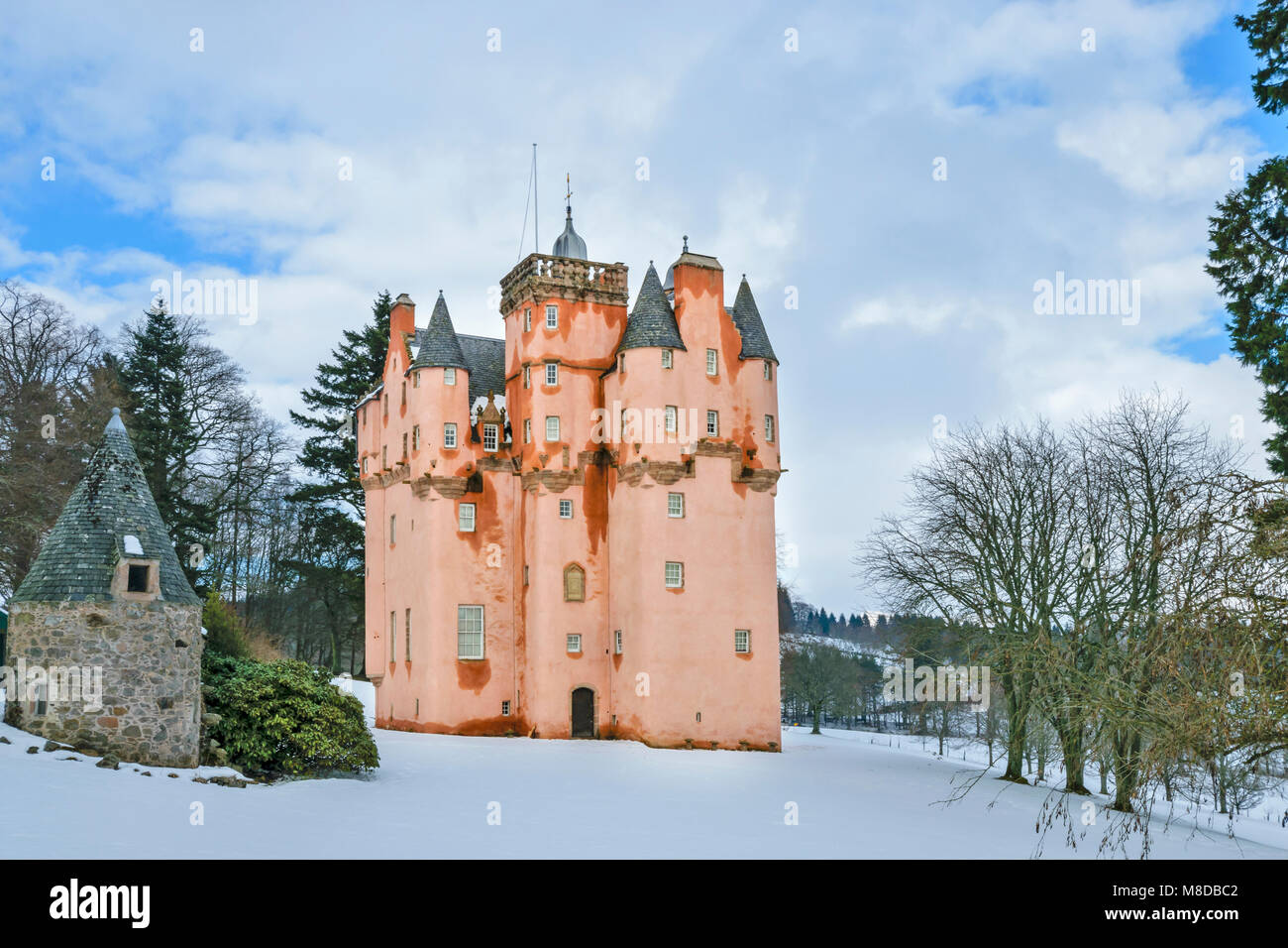 Snow craigievar castle snow hi-res stock photography and images - Alamy