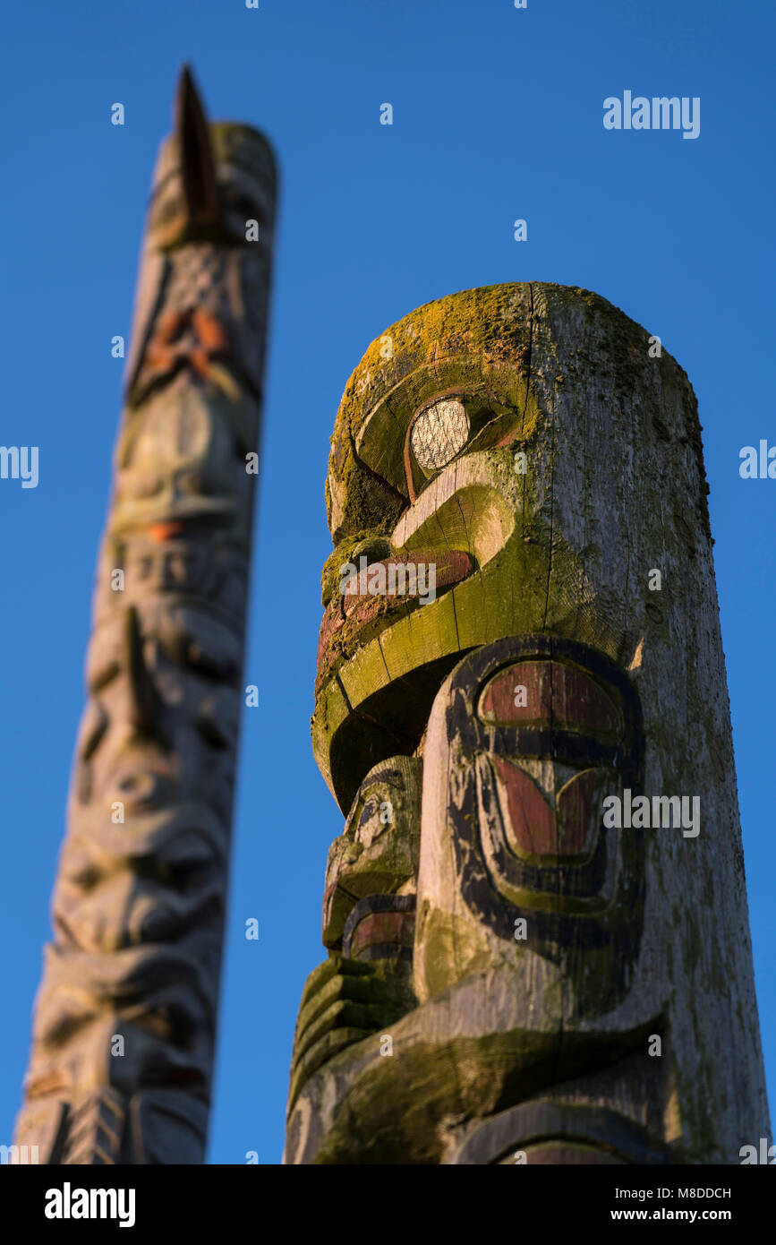 Totem poles at Songhees Point on the Westsong Walkway at the harbor in ...