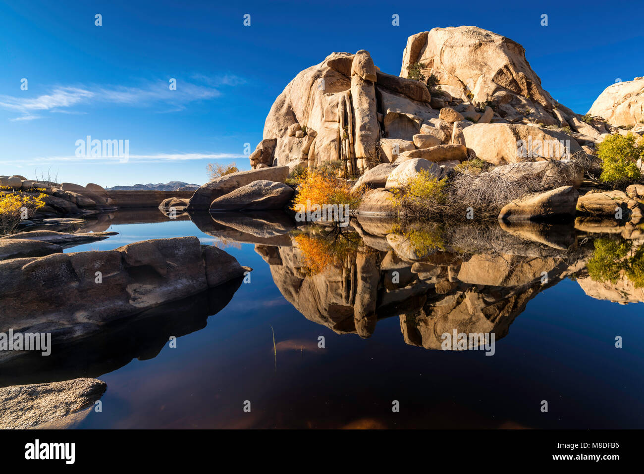JOSHUA TREE DAM & LAKE Stock Photo - Alamy