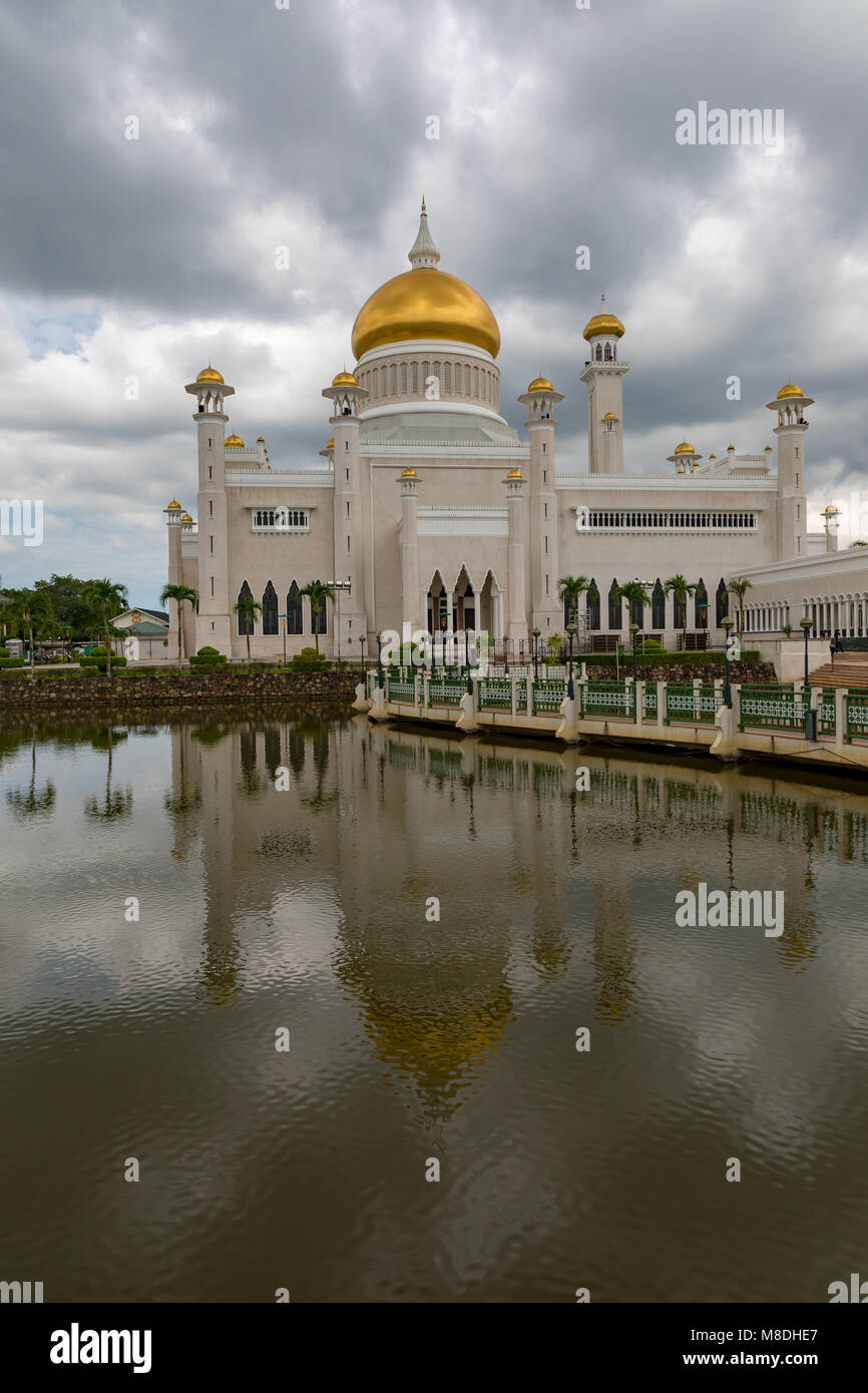 Brunei Darussalam Bandar Seri Begawan Sultan Omar Ali Saifuddien Mosque ...