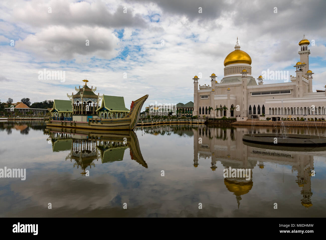 Brunei Darussalam Bandar Seri Begawan Sultan Omar Ali Saifuddien Mosque ...