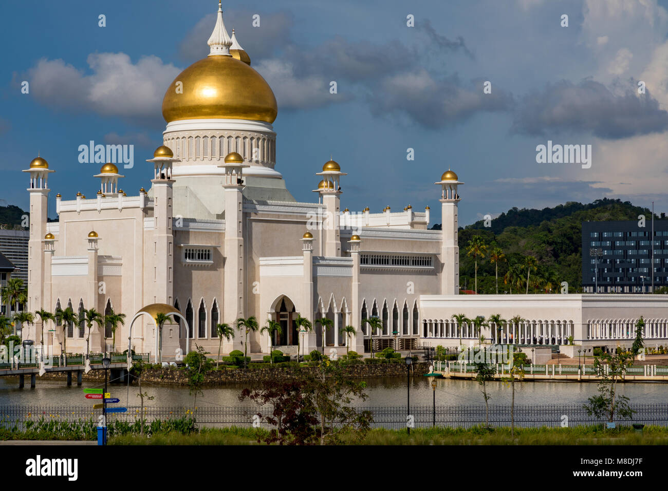 Brunei Darussalam Bandar Seri Begawan Sultan Omar Ali Saifuddien Mosque ...