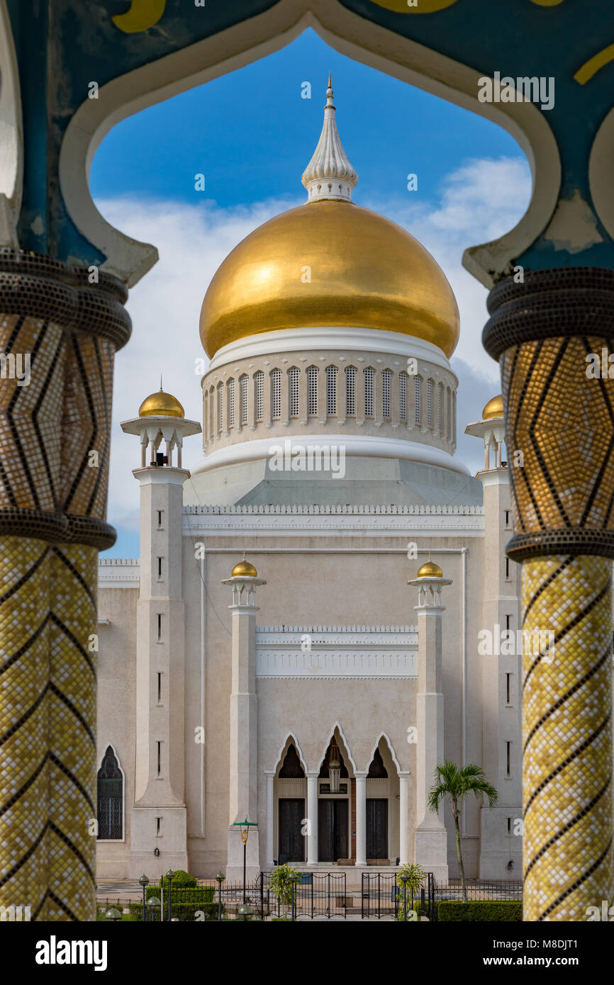 Brunei Darussalam Bandar Seri Begawan Sultan Omar Ali Saifuddien Mosque ...