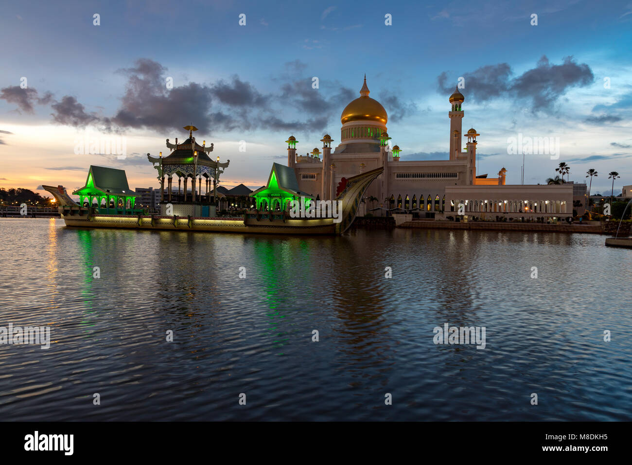 Brunei Darussalam Bandar Seri Begawan Sultan Omar Ali Saifuddien Mosque ...