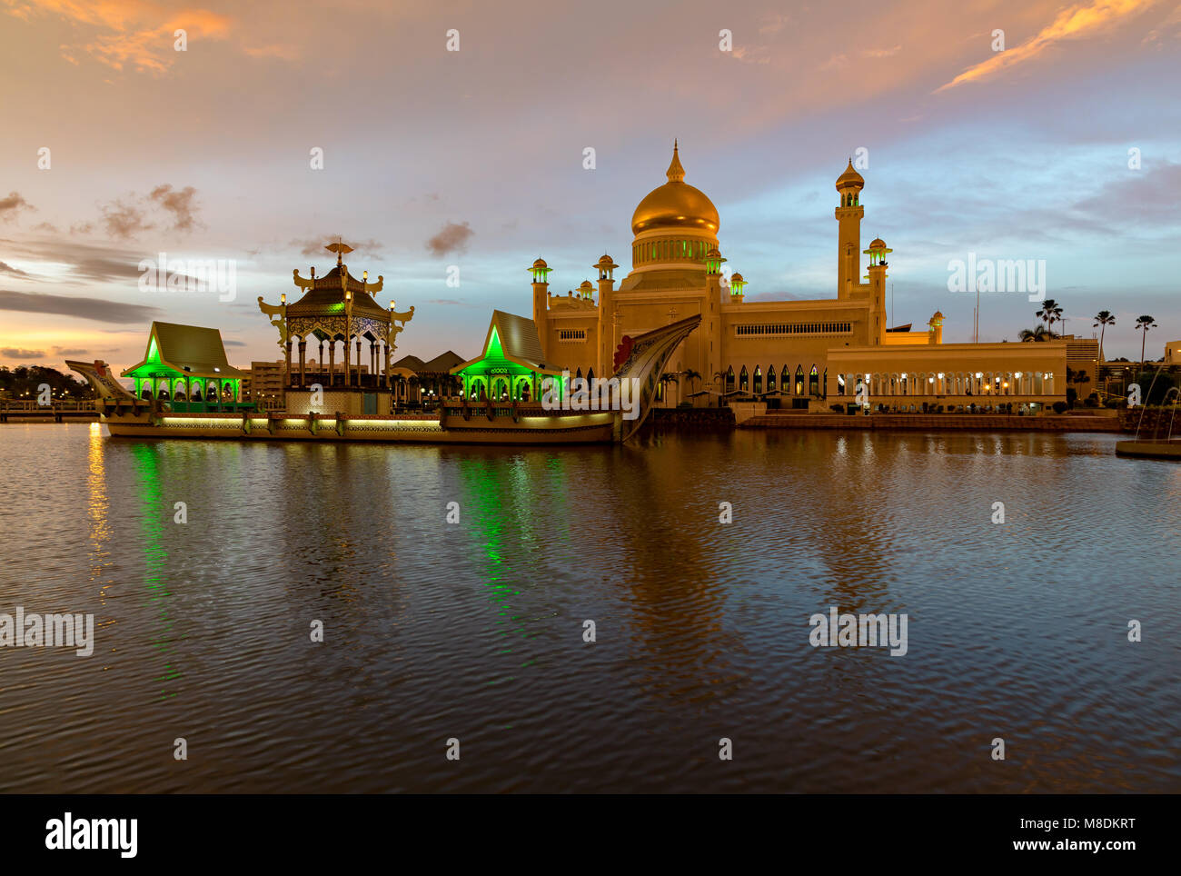 Brunei Darussalam Bandar Seri Begawan Sultan Omar Ali Saifuddien Mosque ...