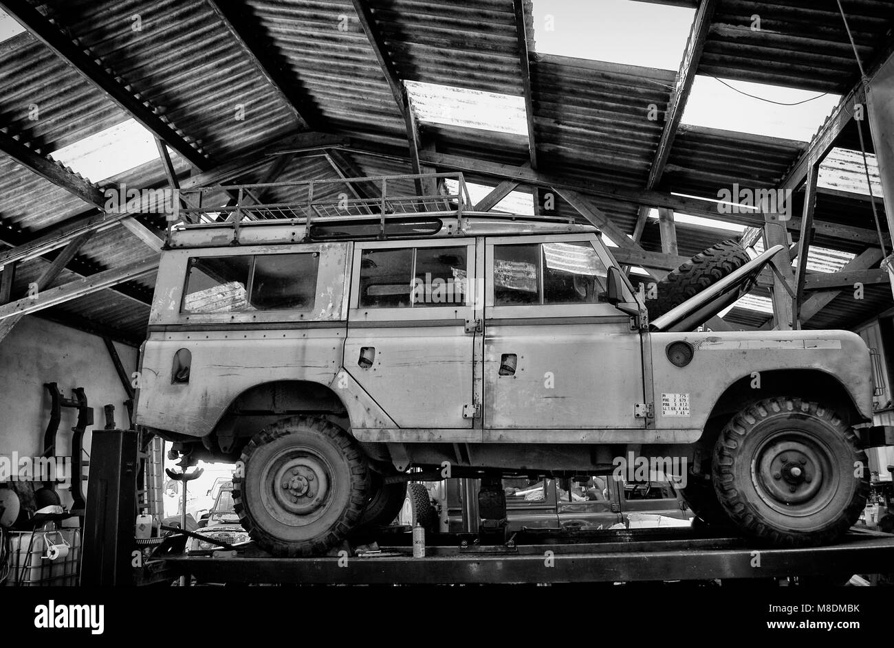 Land rovers Black and White Stock Photos & Images - Alamy