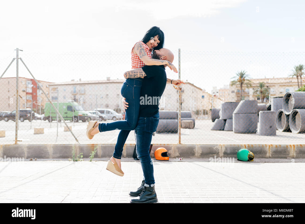40 man lifting hi-res stock photography and images - Alamy