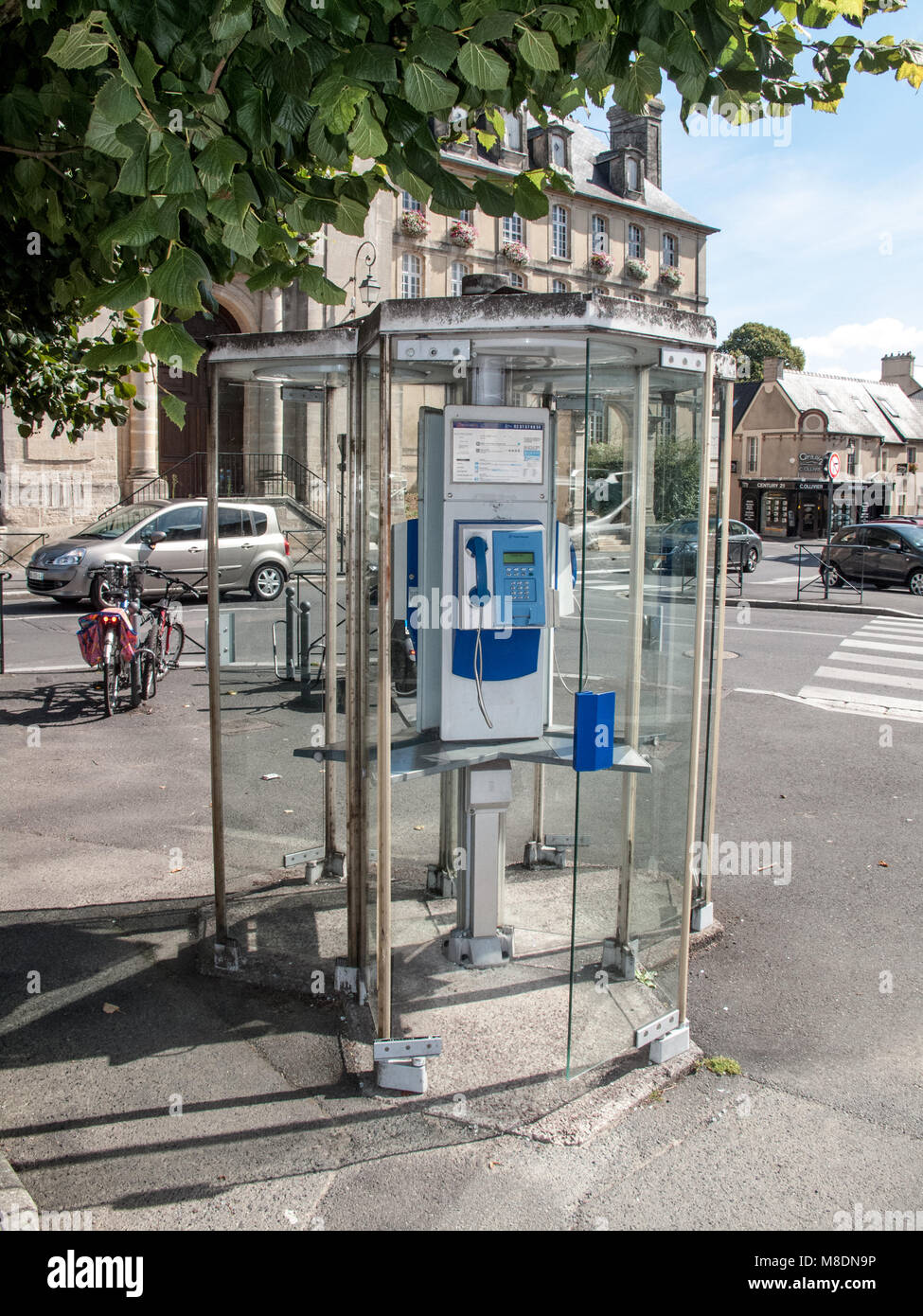 French telephone box Stock Photo - Alamy