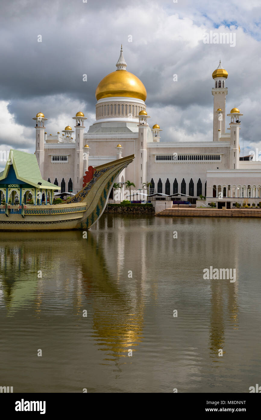 Brunei Darussalam Bandar Seri Begawan Sultan Omar Ali Saifuddien Mosque ...