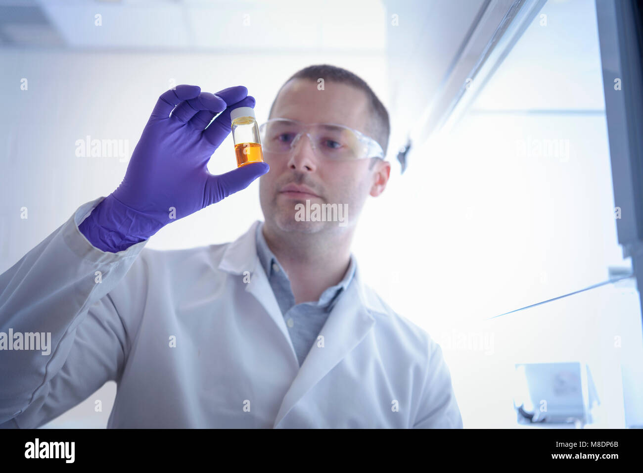 Sample laboratory hi-res stock photography and images - Alamy