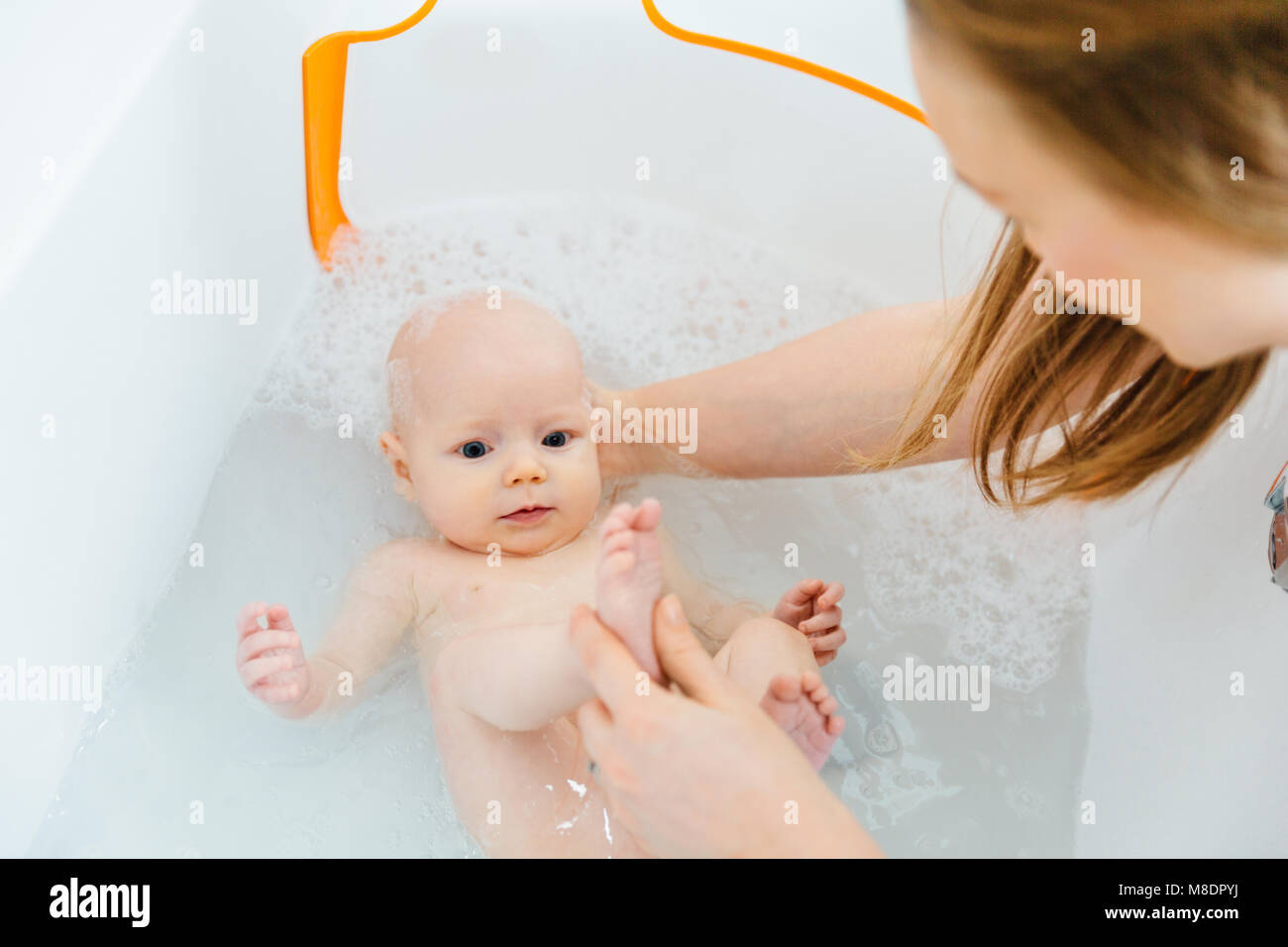 Mother bathing baby daughter Stock Photo - Alamy