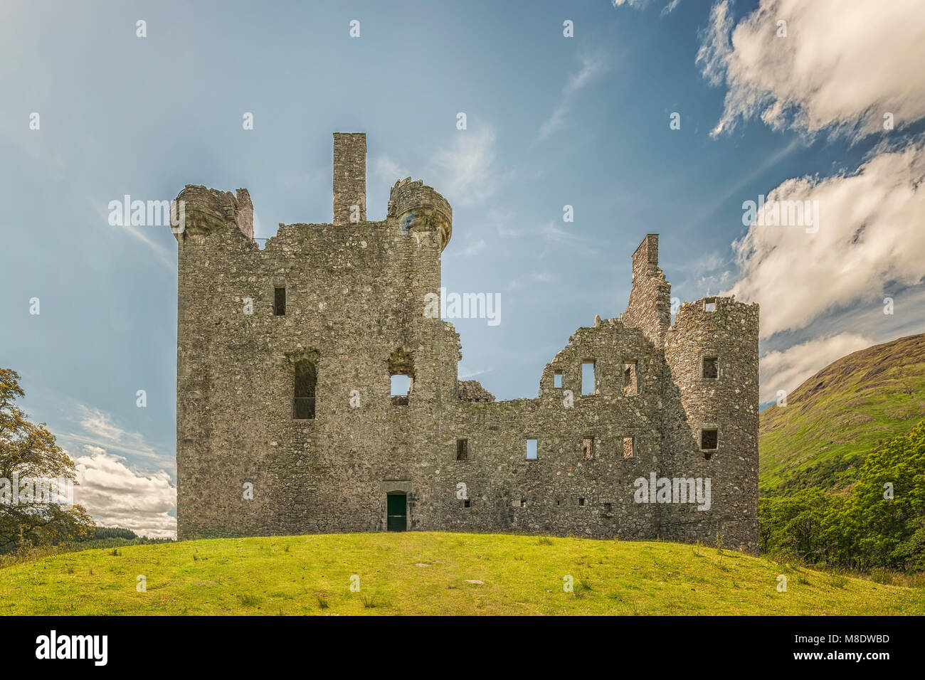 Kilchurn Castle, a ruined 15th century structure on the banks of Loch ...
