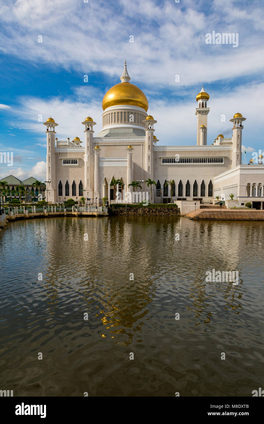 Brunei Darussalam Bandar Seri Begawan Sultan Omar Ali Saifuddien Mosque ...