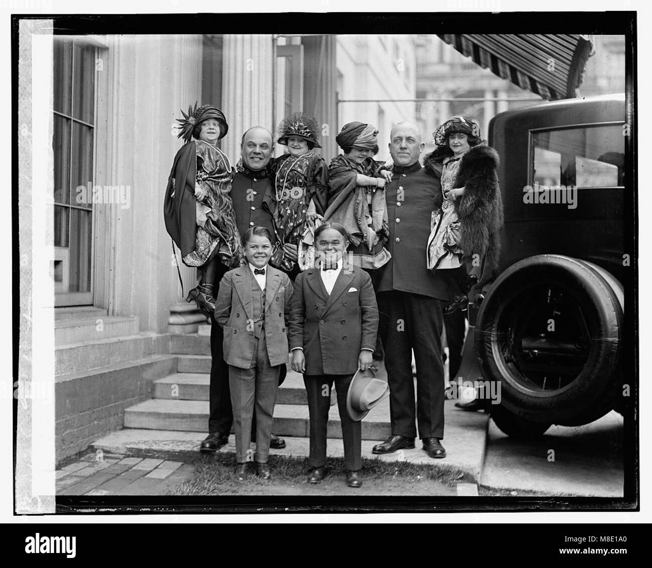 Midgets Black and White Stock Photos & Images - Alamy