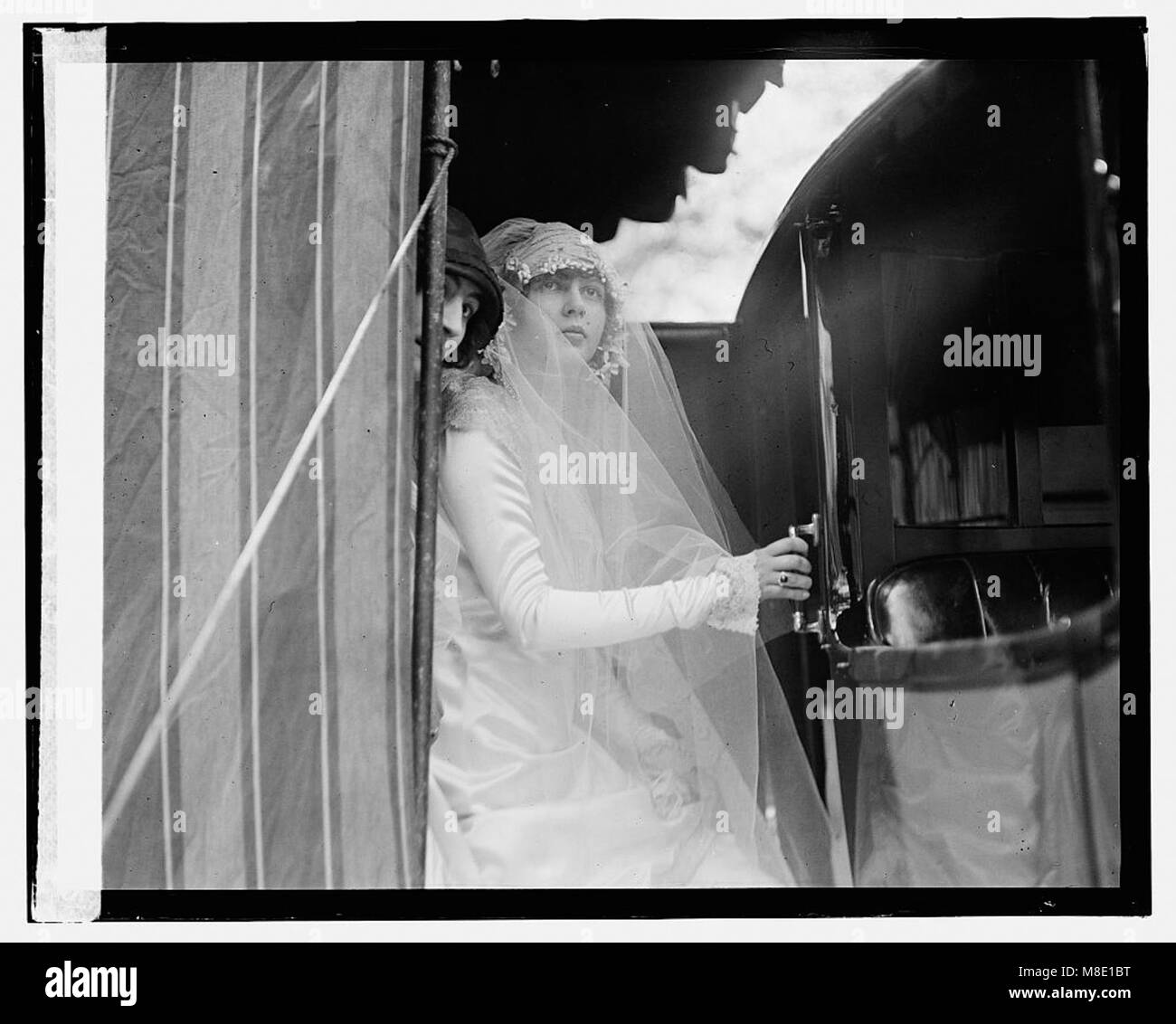 A formal photograph of Miss Eliz. Gordon Hanna, captured on May 3, 1924 ...