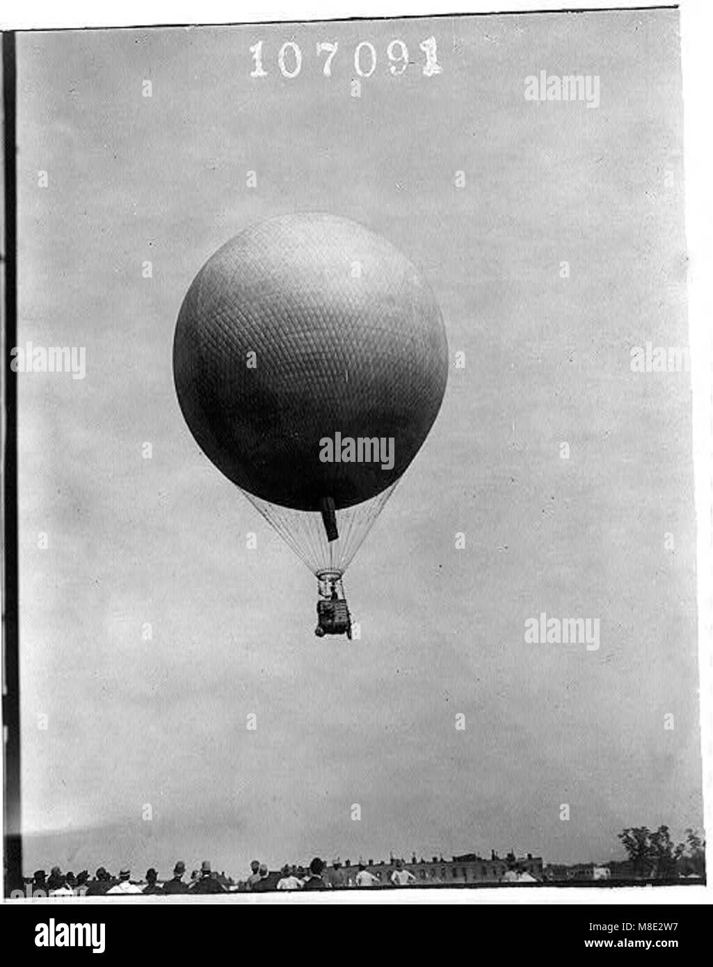 A balloon is seen in flight during U.S. Signal Corps operations at Fort ...