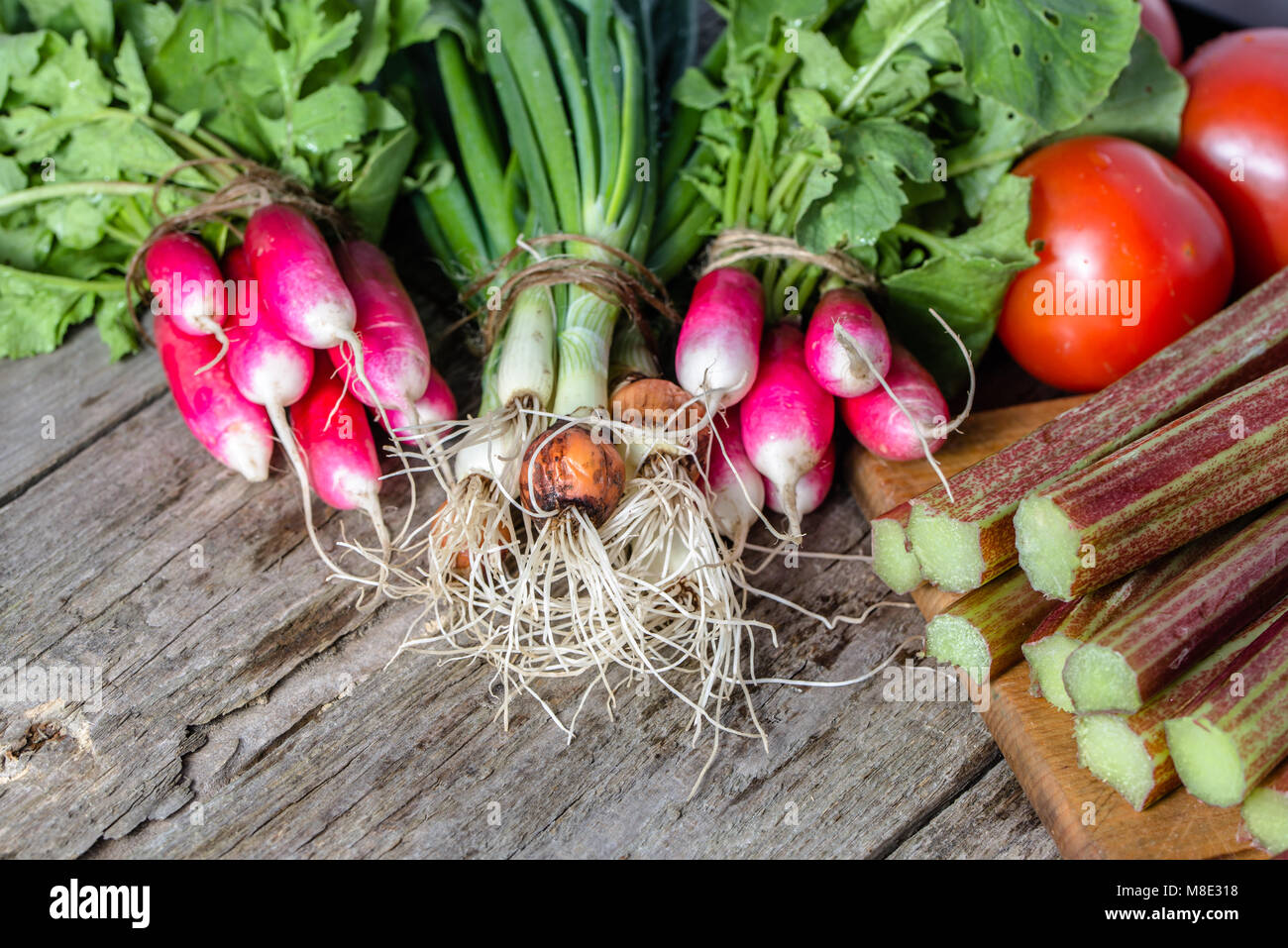 Fresh vegetable bunches, garden produce, healthy vegetarian food ...