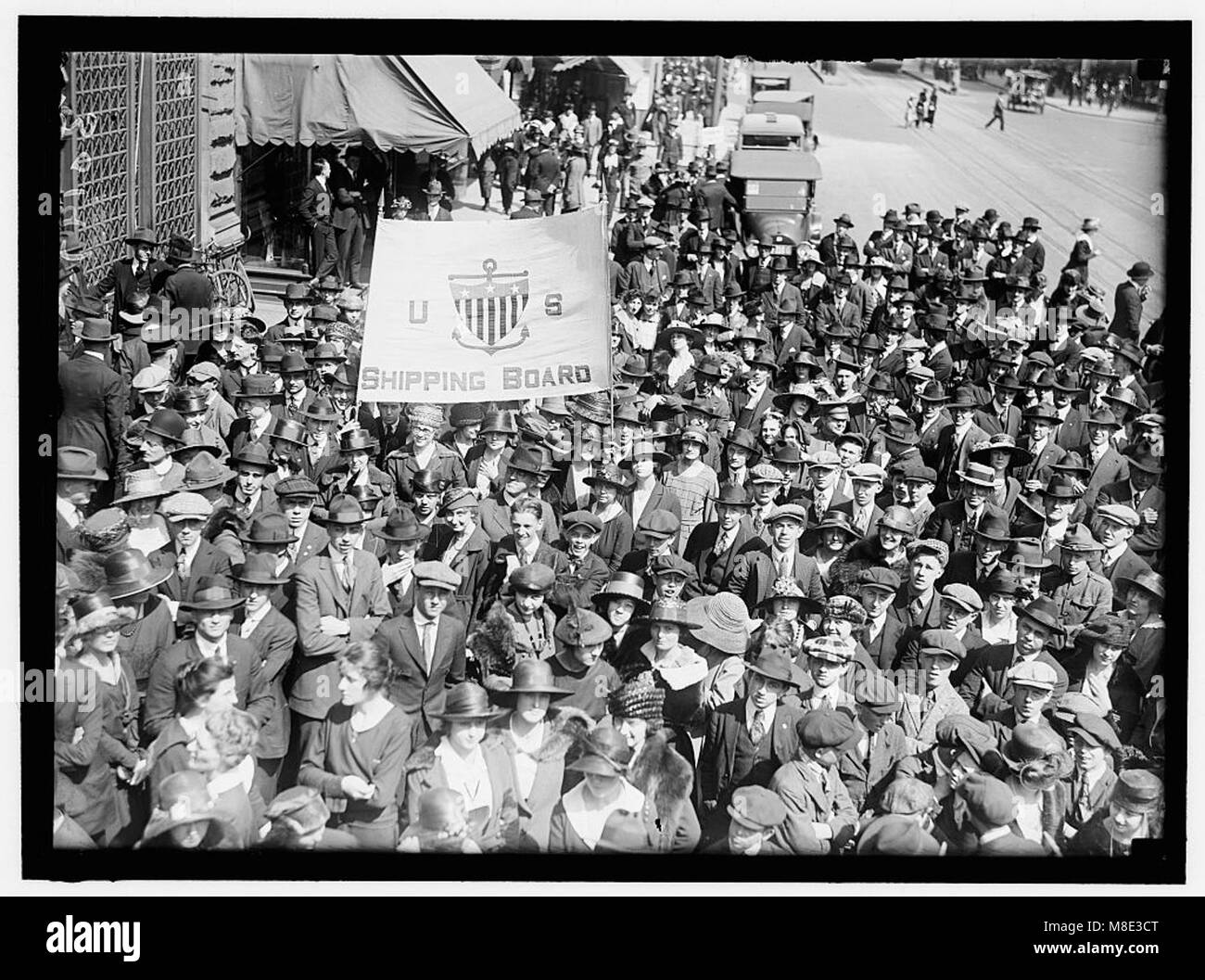 SHIPPING BOARD, U.S. EMPLOYEES, ON F STREET LCCN2016869857 Stock Photo ...
