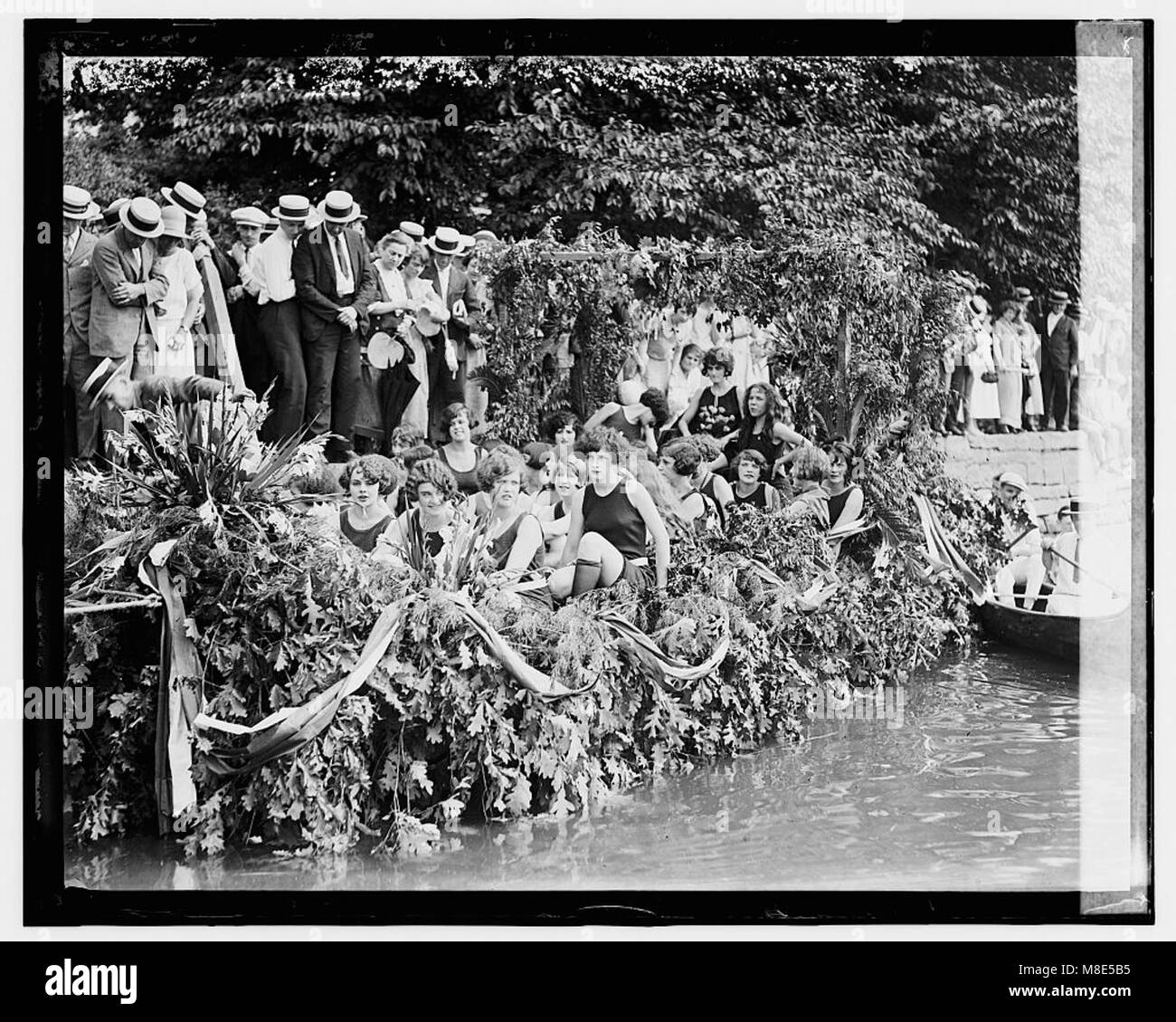 Canoe Regatta and Water Carnival, Tidal Basin, (8-4-24) LOC npcc.11917 ...