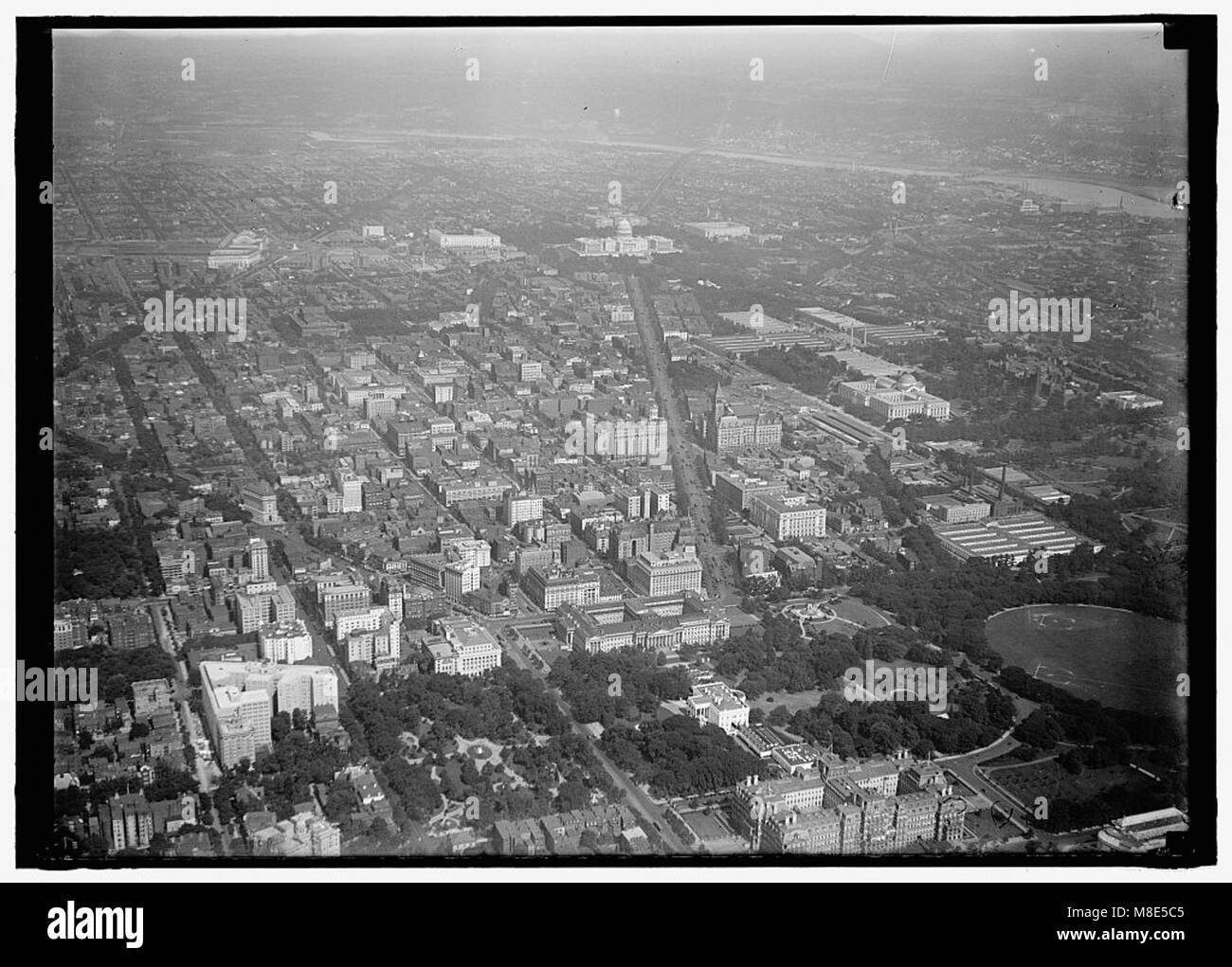 An aerial view of the U.S. Capitol with a vista from the White House to ...