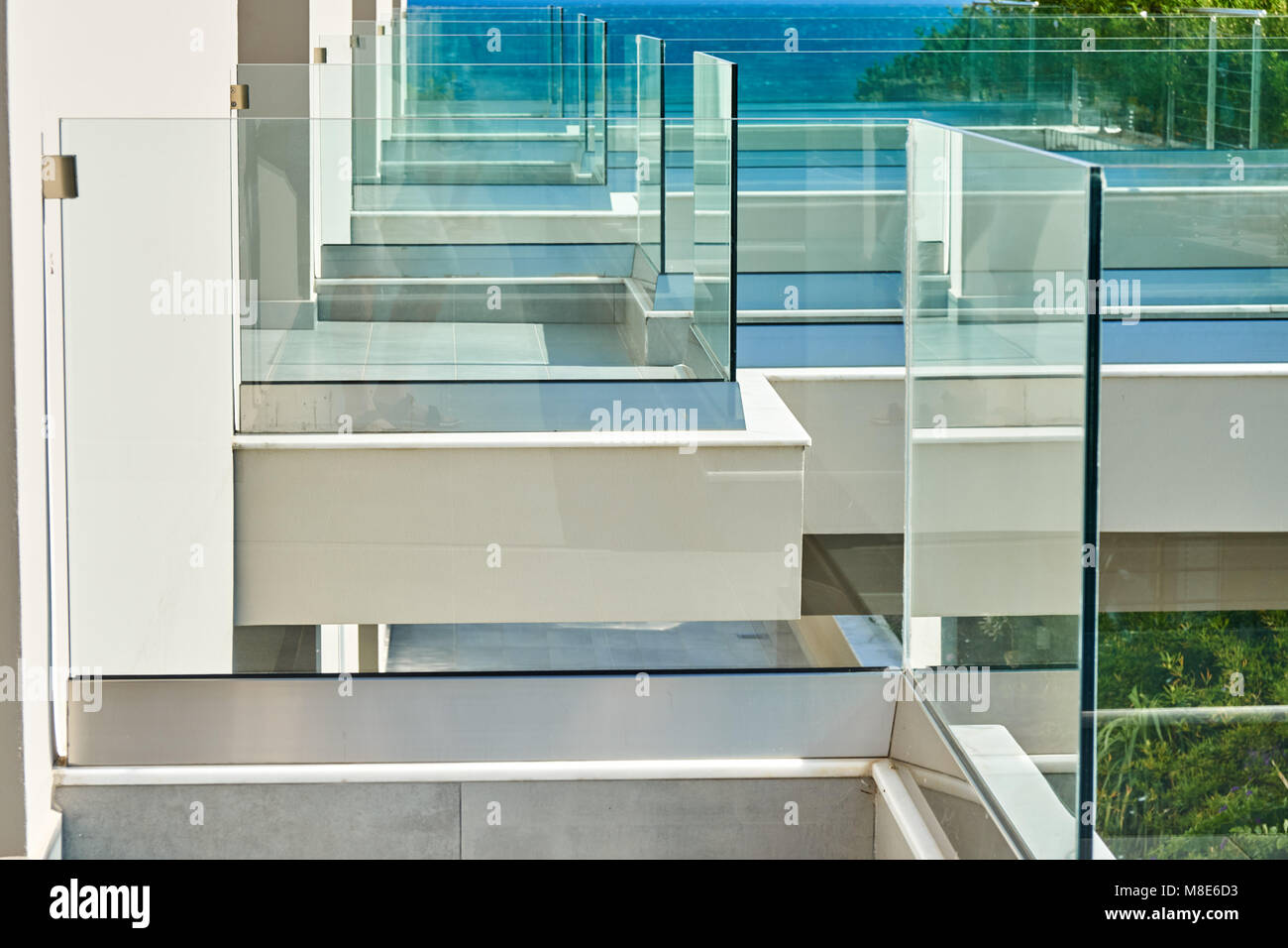 Glass fence hi-res stock photography and images - Alamy