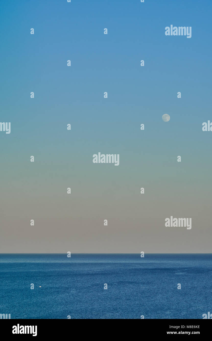 Moon reflection on the sea hi-res stock photography and images - Alamy