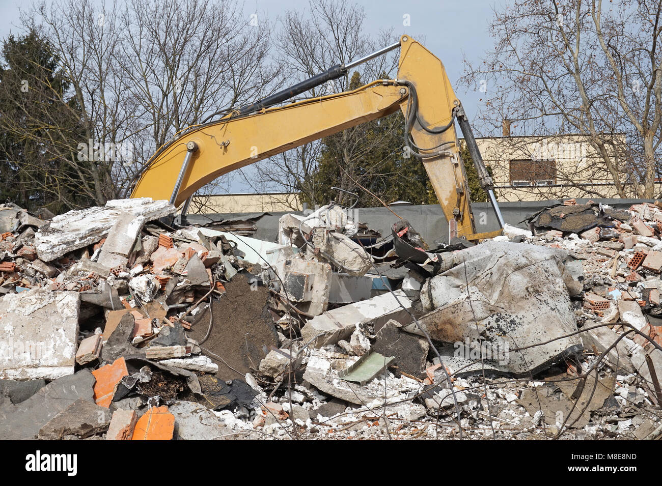 Demolition of an old building in the city Stock Photo - Alamy