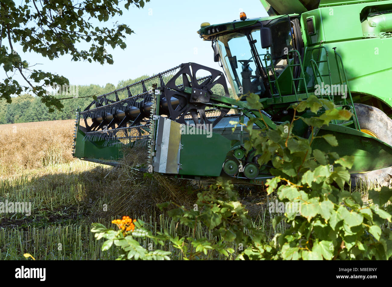 Operate and machinery hi-res stock photography and images - Alamy