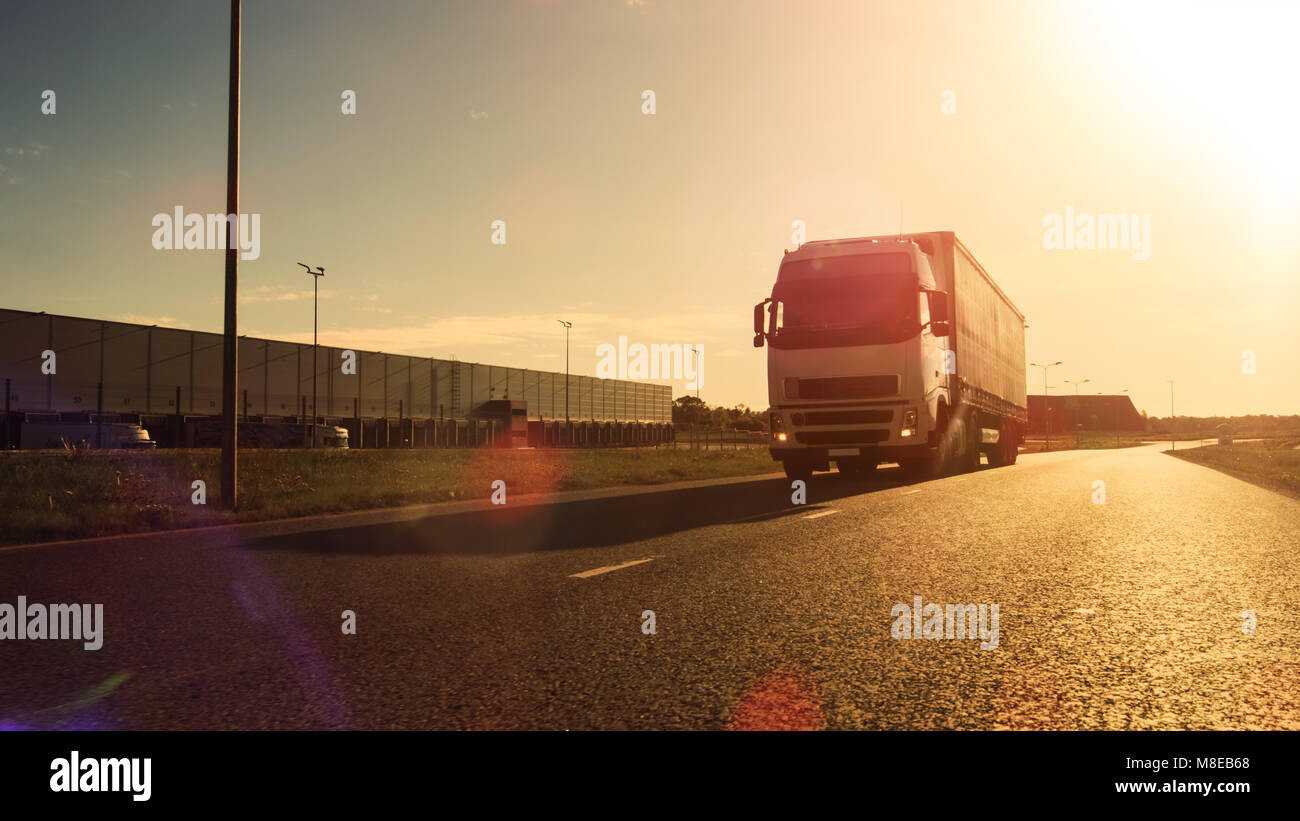 Attached trailer to truck hi-res stock photography and images - Alamy