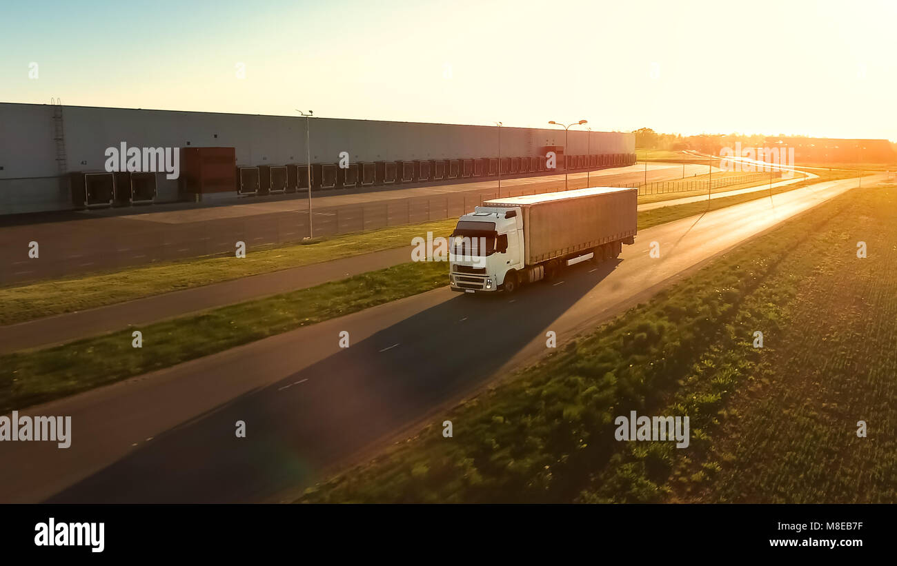 Heavy goods vehicle side view hi-res stock photography and images - Alamy