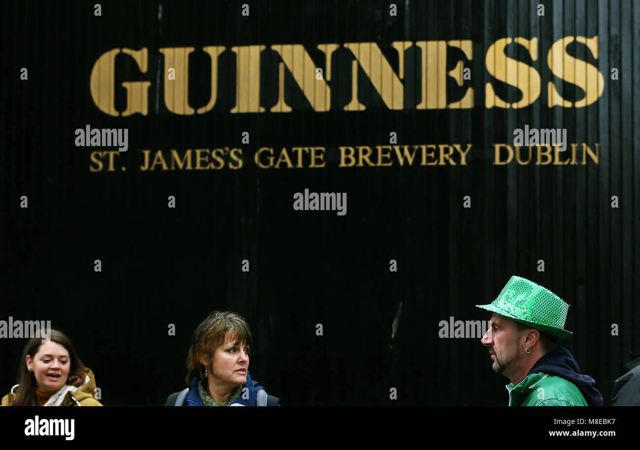 Guinness gates hi-res stock photography and images - Alamy