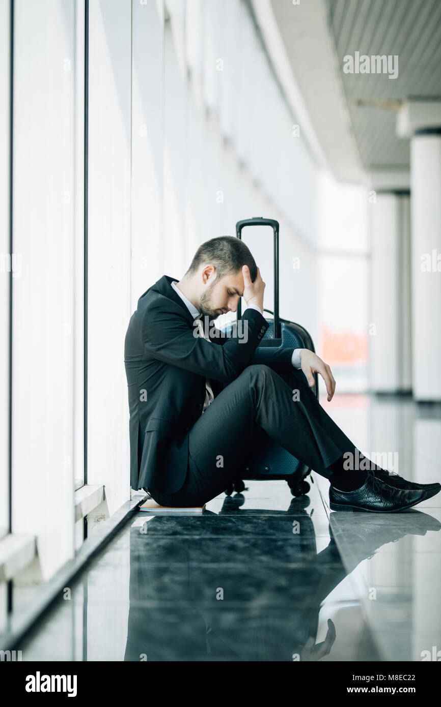 Man crying airport frustrated hi-res stock photography and images - Alamy
