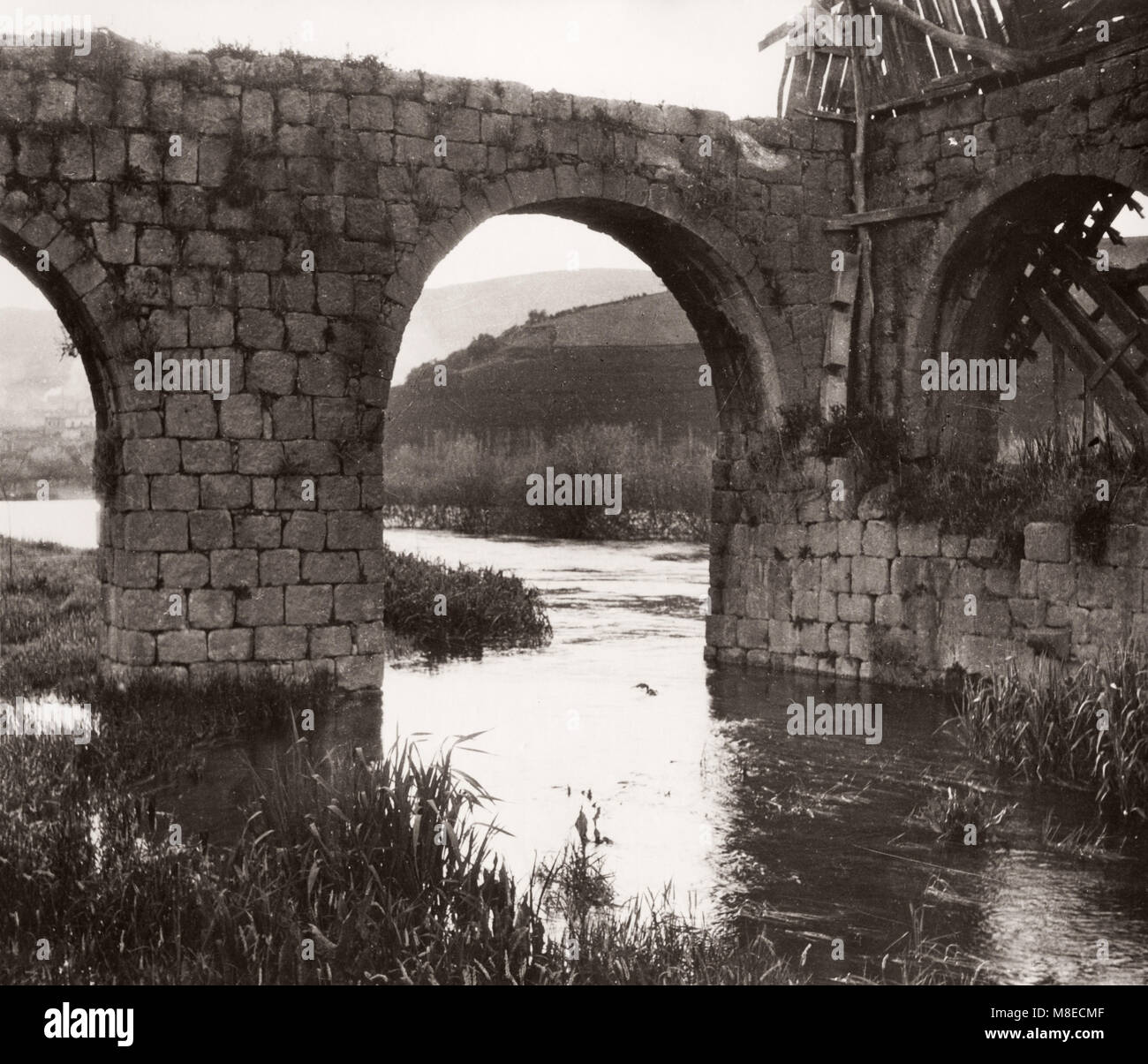 The aqueduct ww2 hi-res stock photography and images - Alamy