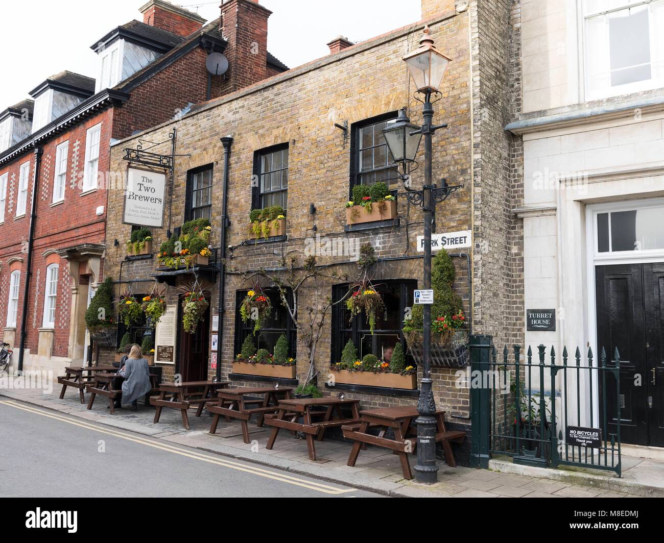 Two brewers hi-res stock photography and images - Alamy